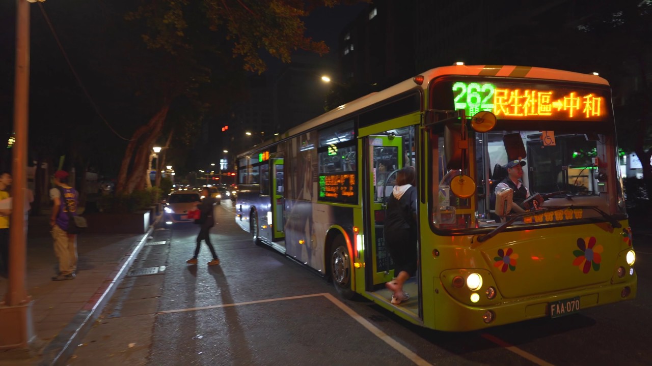 Taiwan, Taipei, bus 262 night ride from Zhongxiao Elementary School to ...
