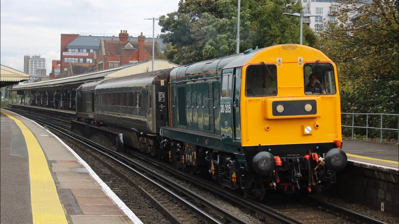 Michael Owens class 20s 20205+20007 power out of Basingstoke working ...