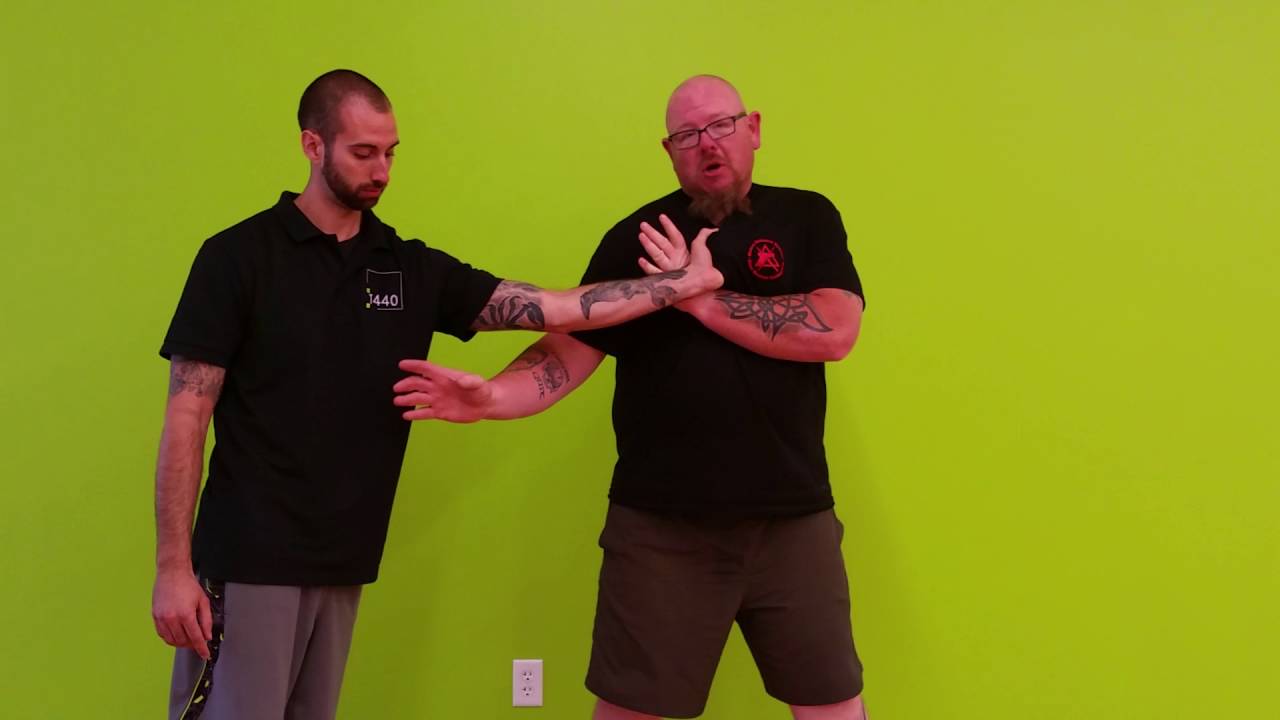 Grab before the punch defense - YouTube