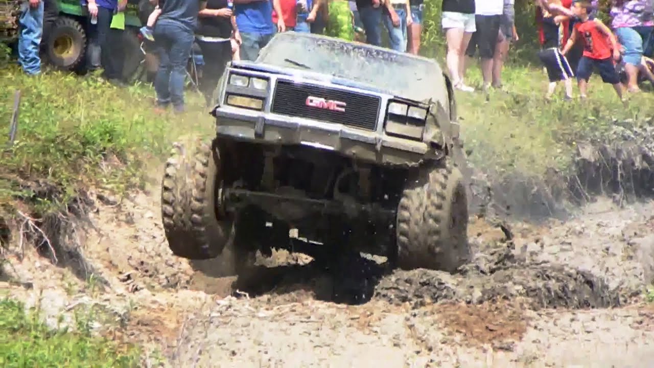 GMC Truck Gets Stuck In The Tank Trap At Wolf Springs Mud Bog Aug 2015 ...