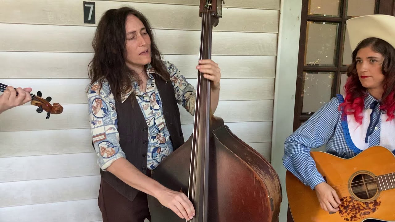 Melissa Carper, featuring Sierra Ferrell--Back When - YouTube