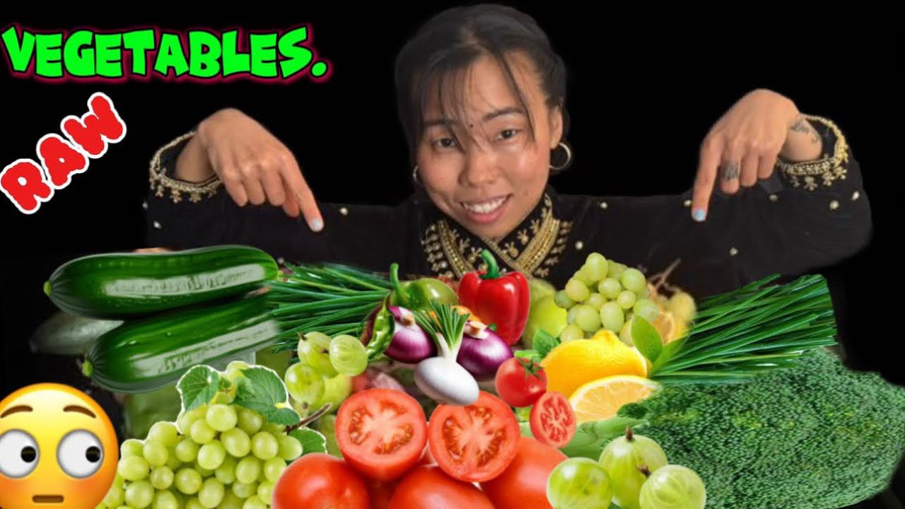 FRIST TIME EATING //FRESH RAW VEGETABLE //🍆 WITH SPICY 🥵 CHILLi 🌶️ ...