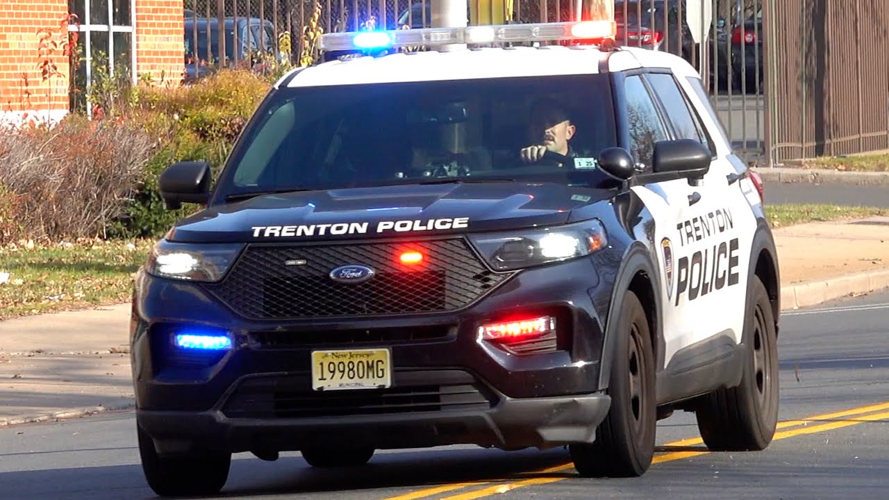 Trenton Fire Department Engine 10 & Trenton Police Department 318 ...
