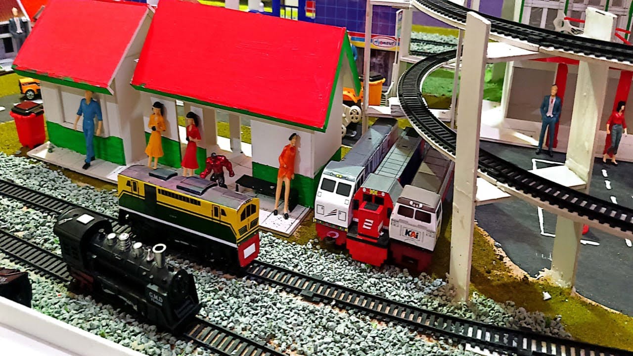 Balapan Dan Menajalankan 2 Lokomotif Kereta API CC 200 VS Lokomotif ...