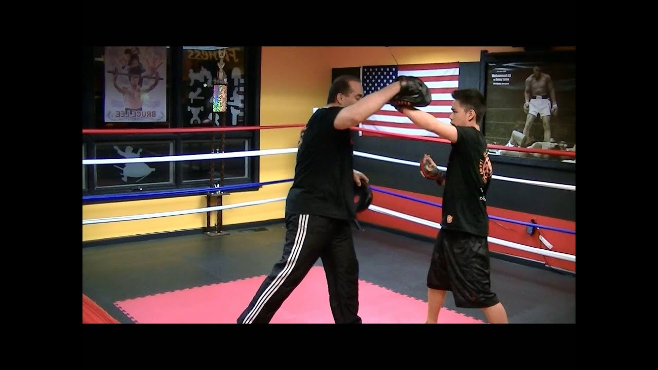 Jeet Kune Do Western Boxing Combination! - YouTube