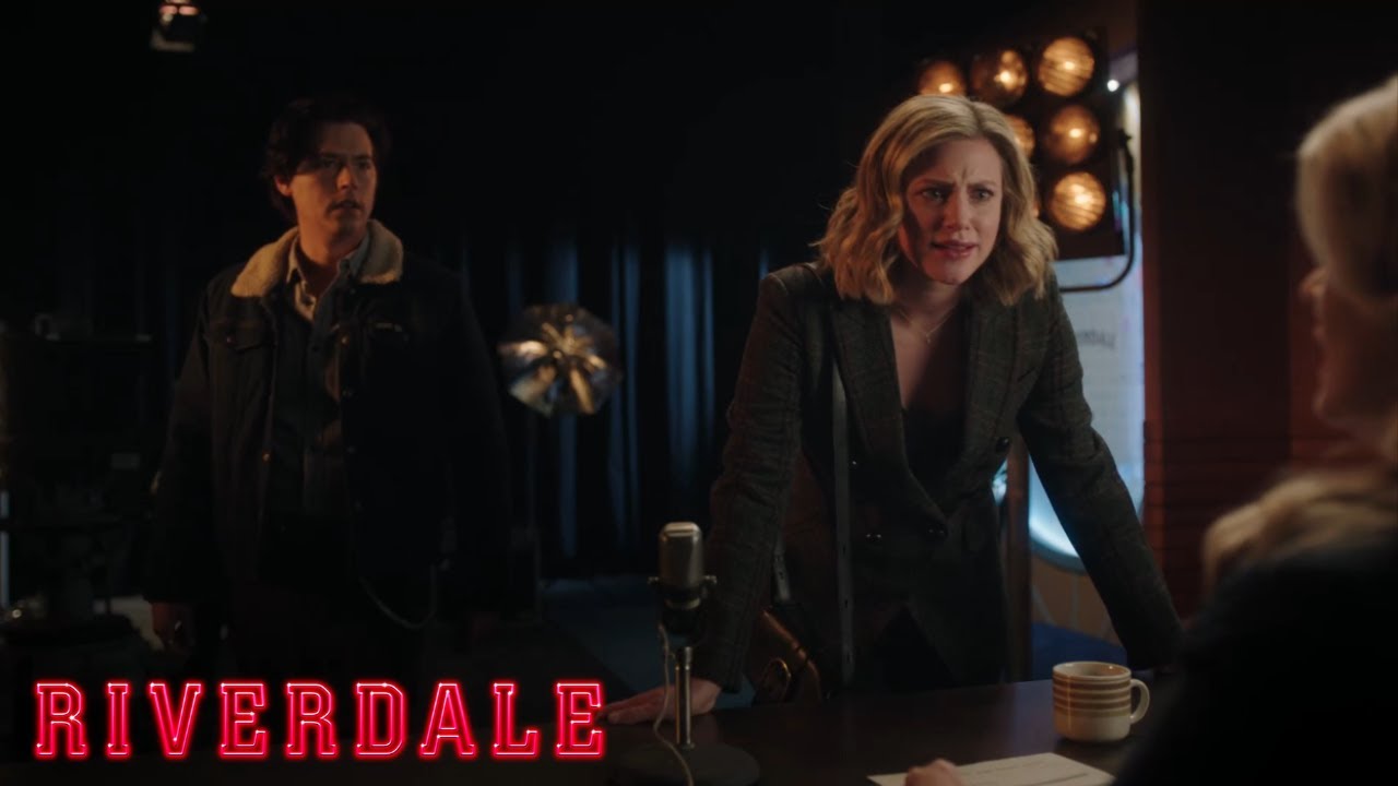 Riverdale - 6x14 - Betty y Jughead encuentran un cadáver en la casa de ...
