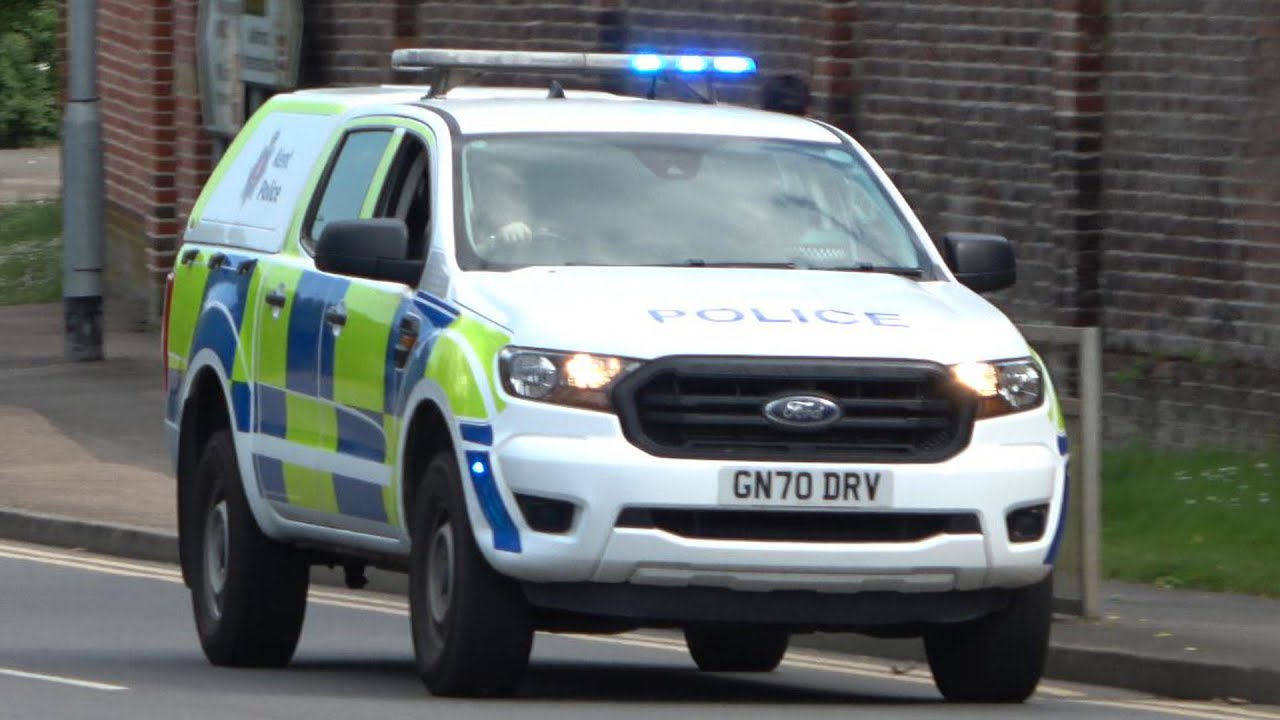 Kent Police Ford Ranger Responding in Ashford. - YouTube