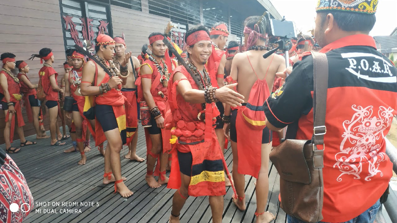 Tariu borneo(pasukan merah) - YouTube