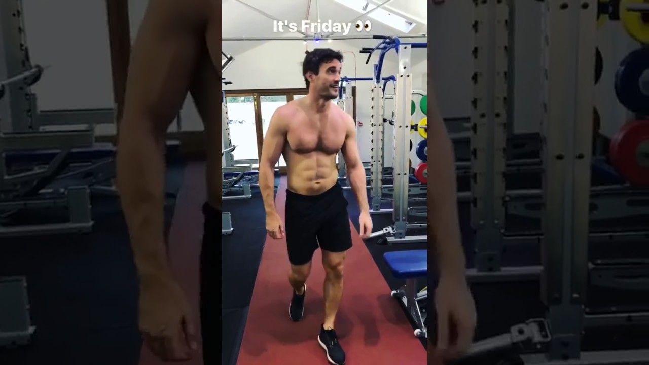 Thom Evans dancing 'Despacito' - YouTube