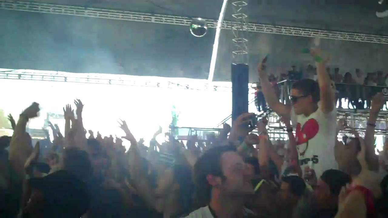 Steve Aoki Best Moments @ Ultra Music Festival 2011 (720p HD) - YouTube