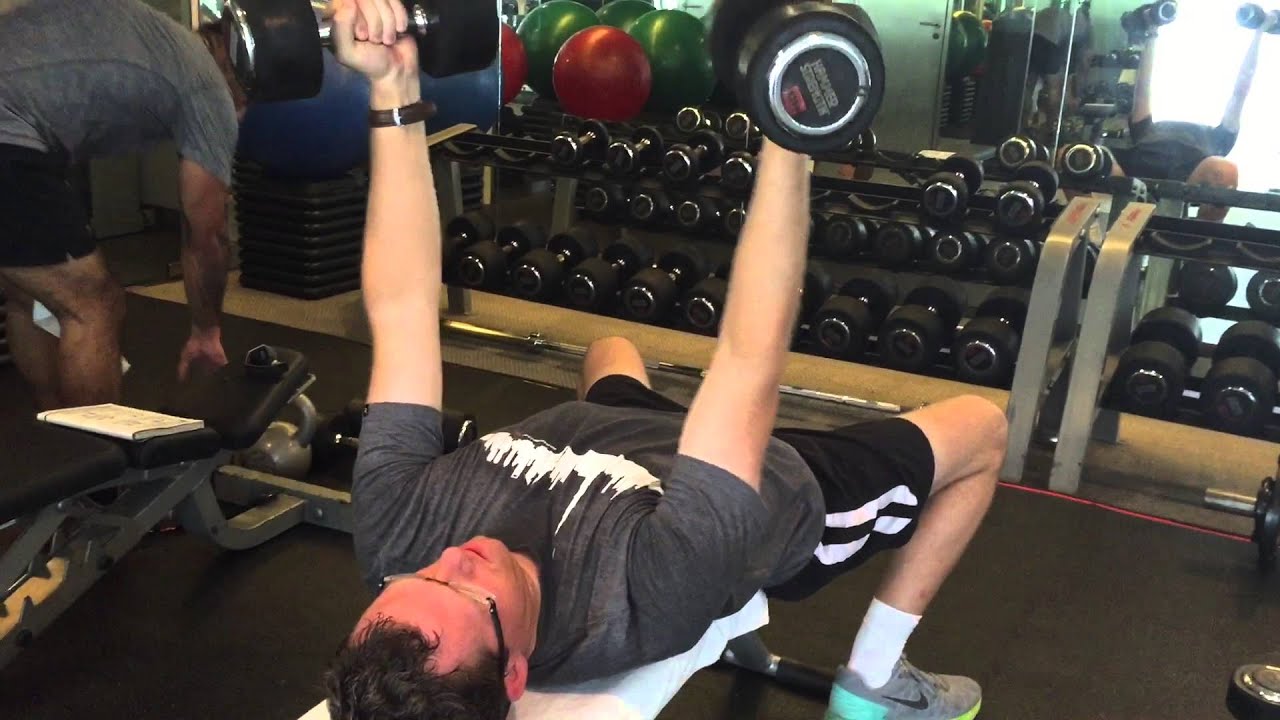 flat dumbell flyes - YouTube