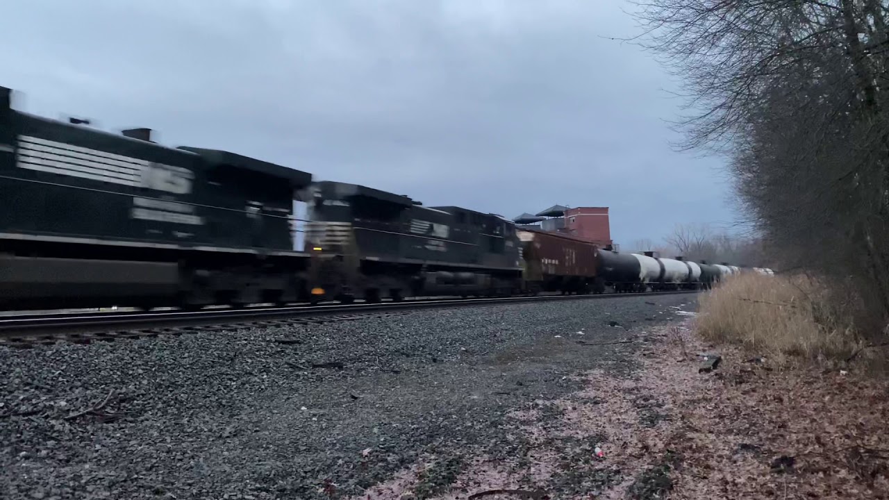 NS 9434 & 4142 Lead Westbound Tanker at Lake Street -1/3/2020 - YouTube