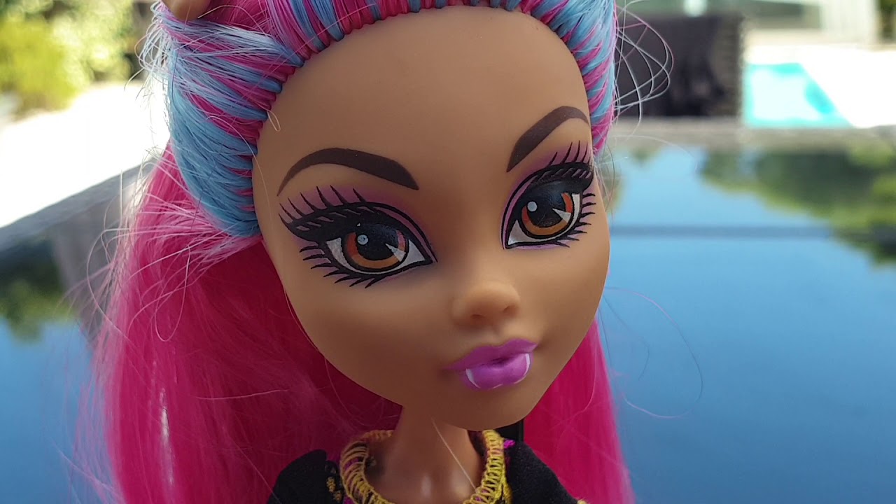 Chloé en français présente une histoire Monster High : la morning ...