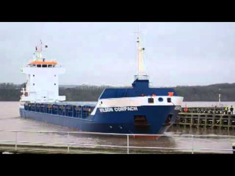 Wilson Corpach arriving at Sharpness Docks - YouTube