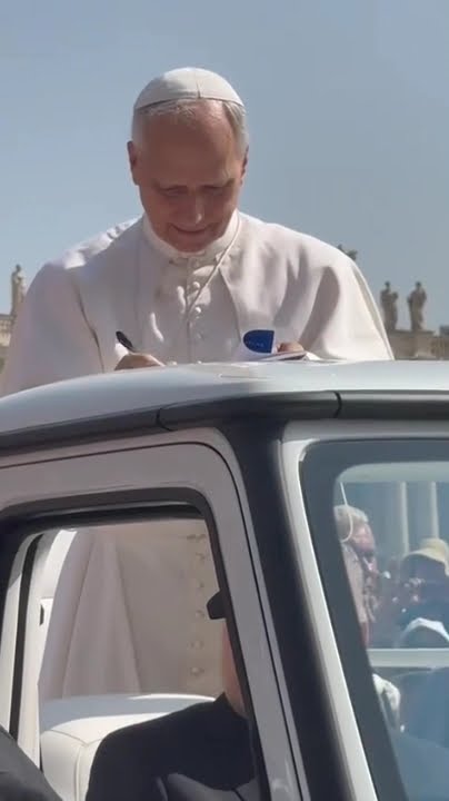 Pope Leo XIV signs autographs for pilgrims #catholicpope #popleoxiv ...