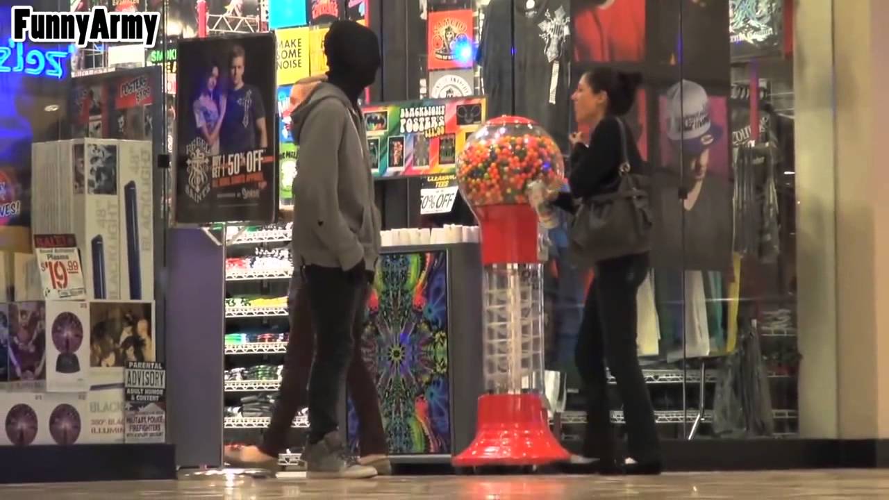 BLACK FRIDAY SCARE PRANK: HUMAN MANNEQUIN - YouTube