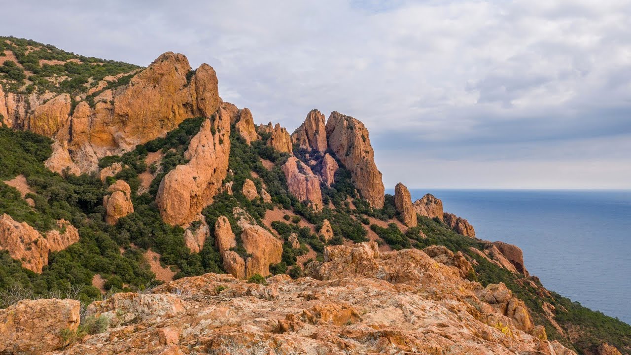 Au pays de la fée Estérelle : L'étonnant massif de l'Estérel - YouTube