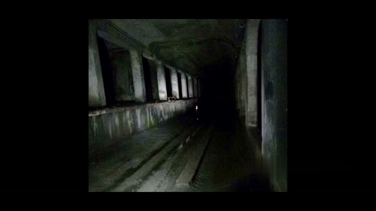 Nyctophobia images with unsettling music. - YouTube