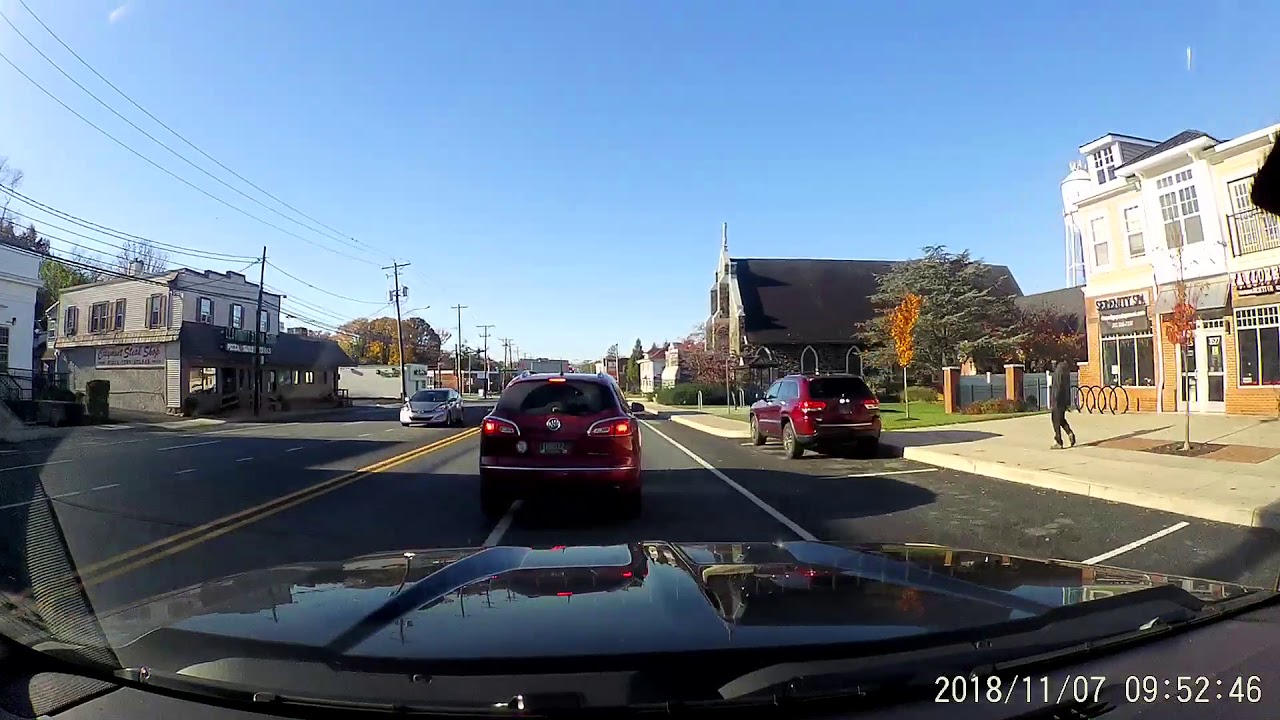 Dashcam - Driver changing lanes in an intersection. Has to be first to ...