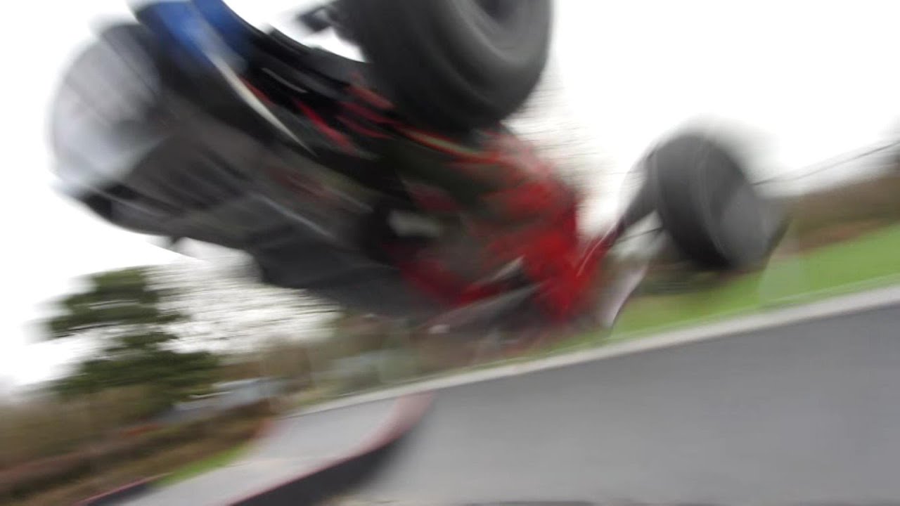 FTX Siege Brushless 1/10 2WD Stadium Truck | CRAZY Skatepark Bash - YouTube