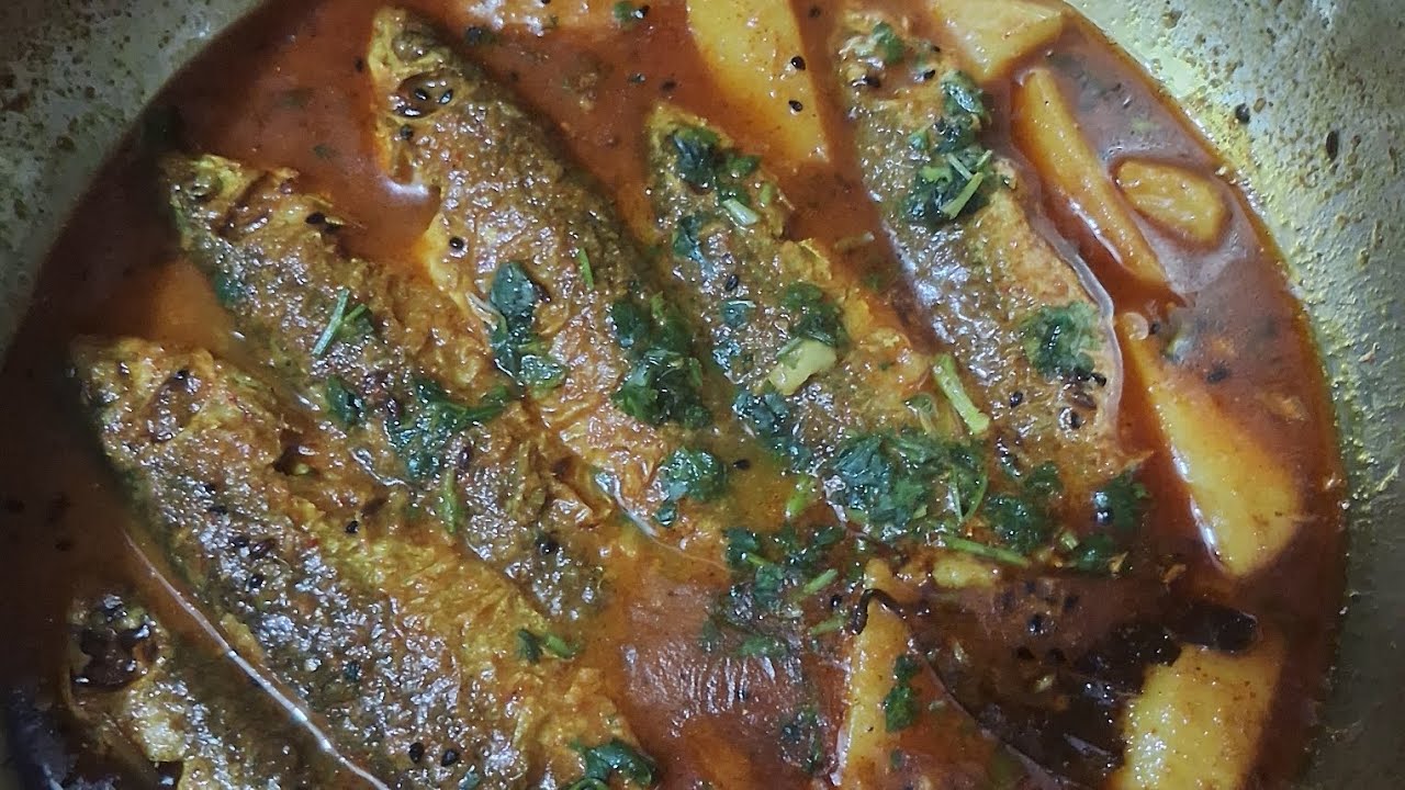 Bata fish curry||Indian bata fish curry recipe||aloo Diye Bata macher ...