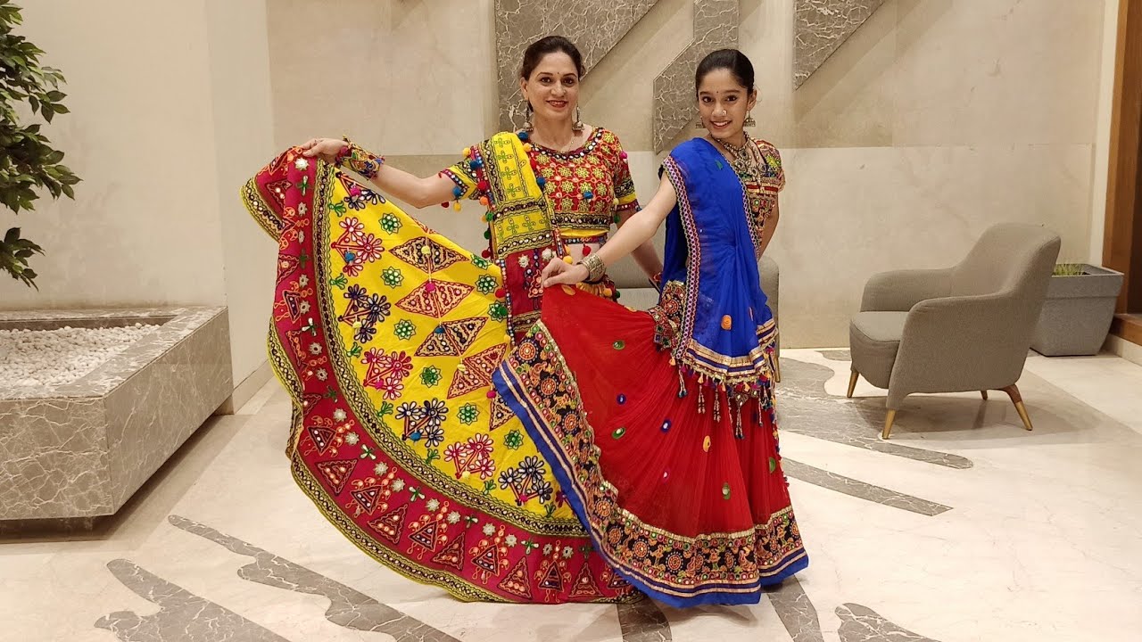 Dodhiyu | Garba Lover | Gujrati Garba | Couple Garba | Garba Queen # ...