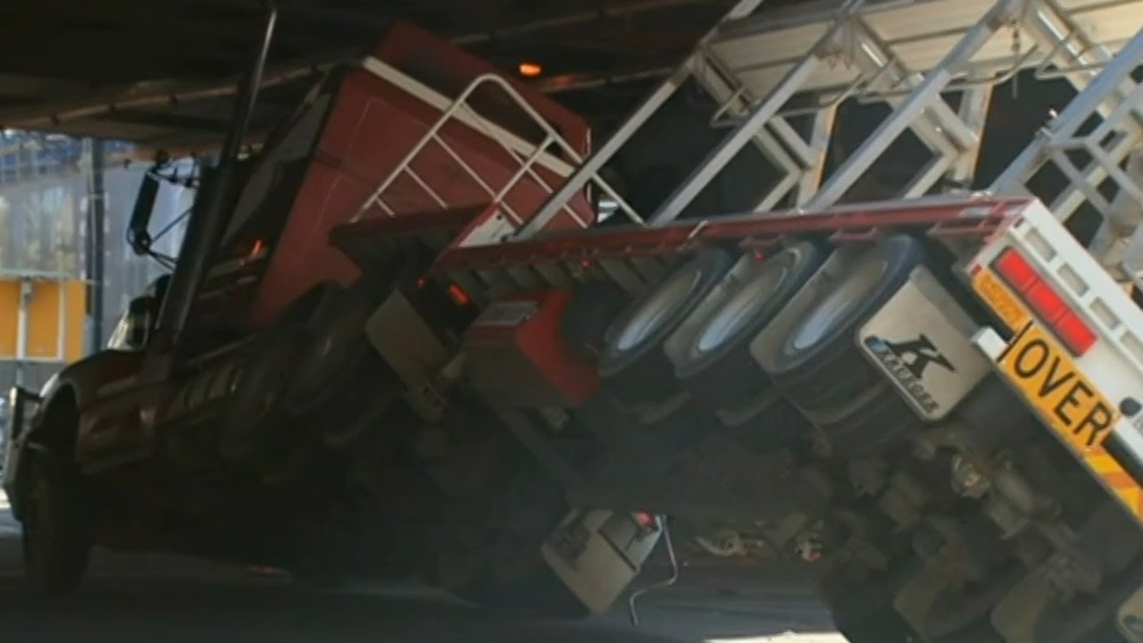 Footage captures moment truck wedges itself under Melbourne bridge ...