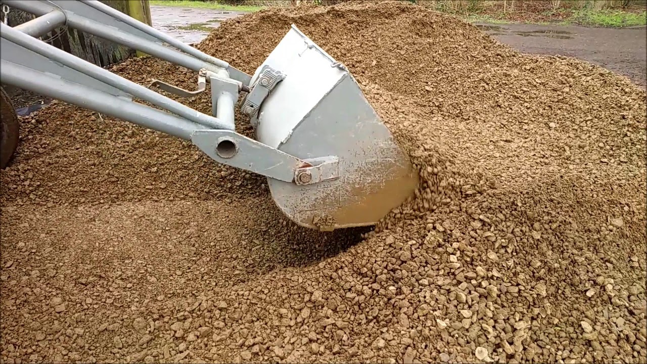 Fergie MIL loader Ferguson te20 - YouTube