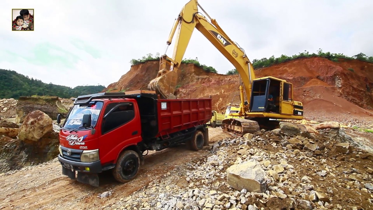 Excavator CAT 320B loading stone Into Dump truck - YouTube