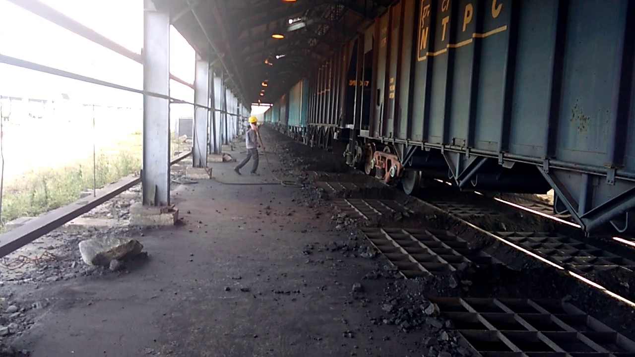 Train to track hopper coal unloading in ntpc vindhyanager - YouTube