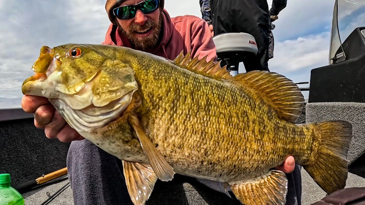 Sturgeon Bay Spring Smallmouth Fishing - YouTube