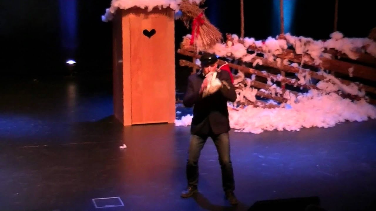 Jul i bakgården (Vårres "Vårres Jul" - første forestilling) - YouTube
