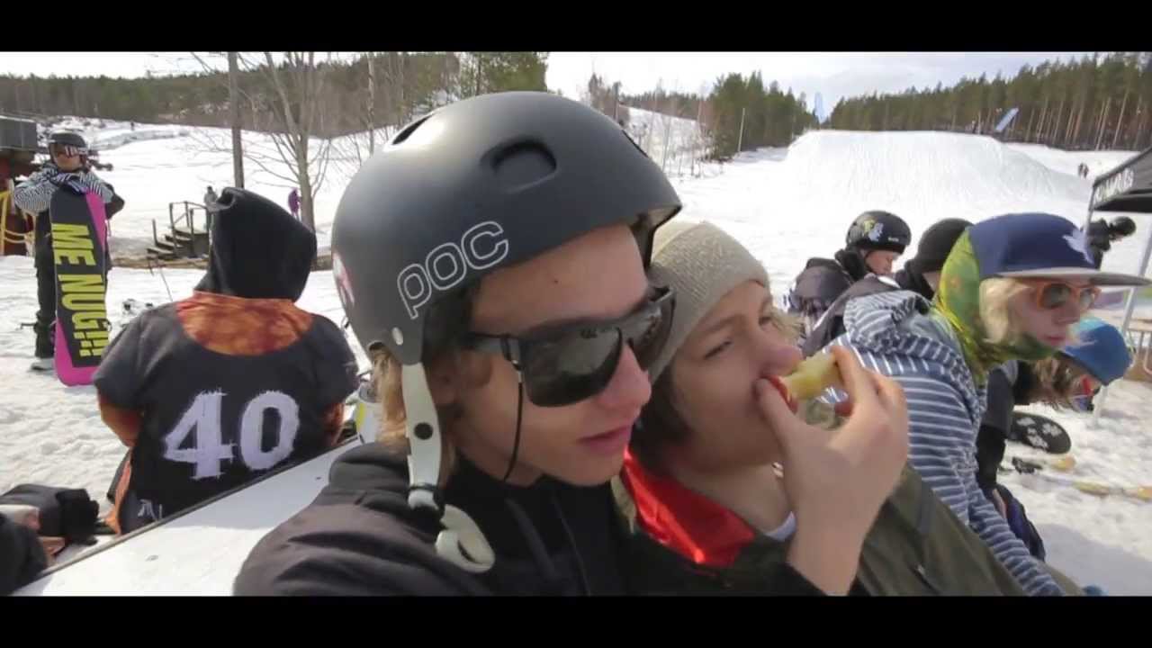 Emil Granbom leker runt i parken (HD) HEAD - YouTube