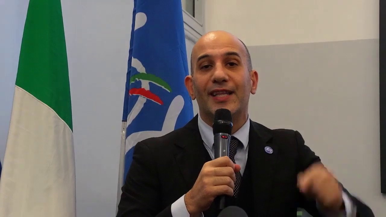 VOX ITALIA a MILANO Francesco Toscano - YouTube