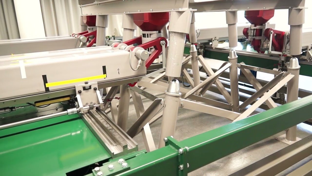 Pioneering Spirit scale model topsides lifting - YouTube