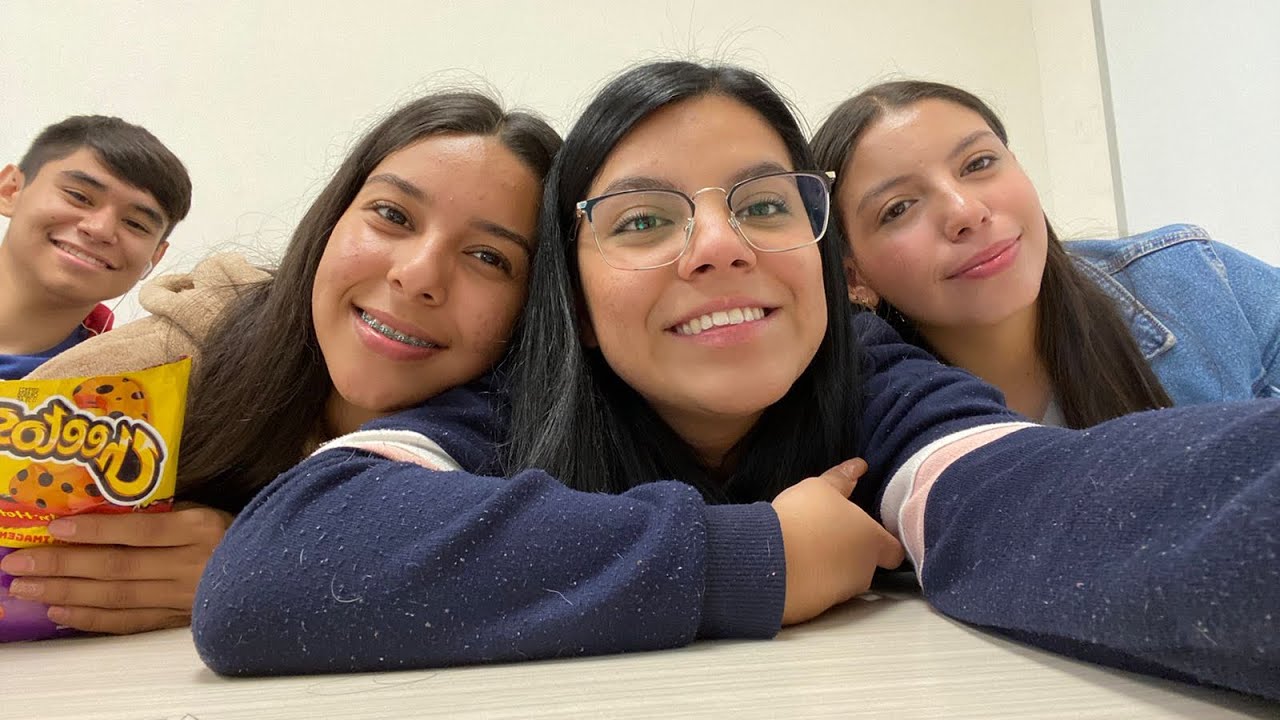 Chismesito en amigas - YouTube