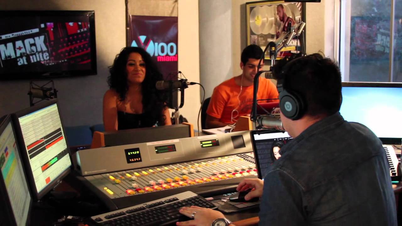 Laura Vivas - YouTube