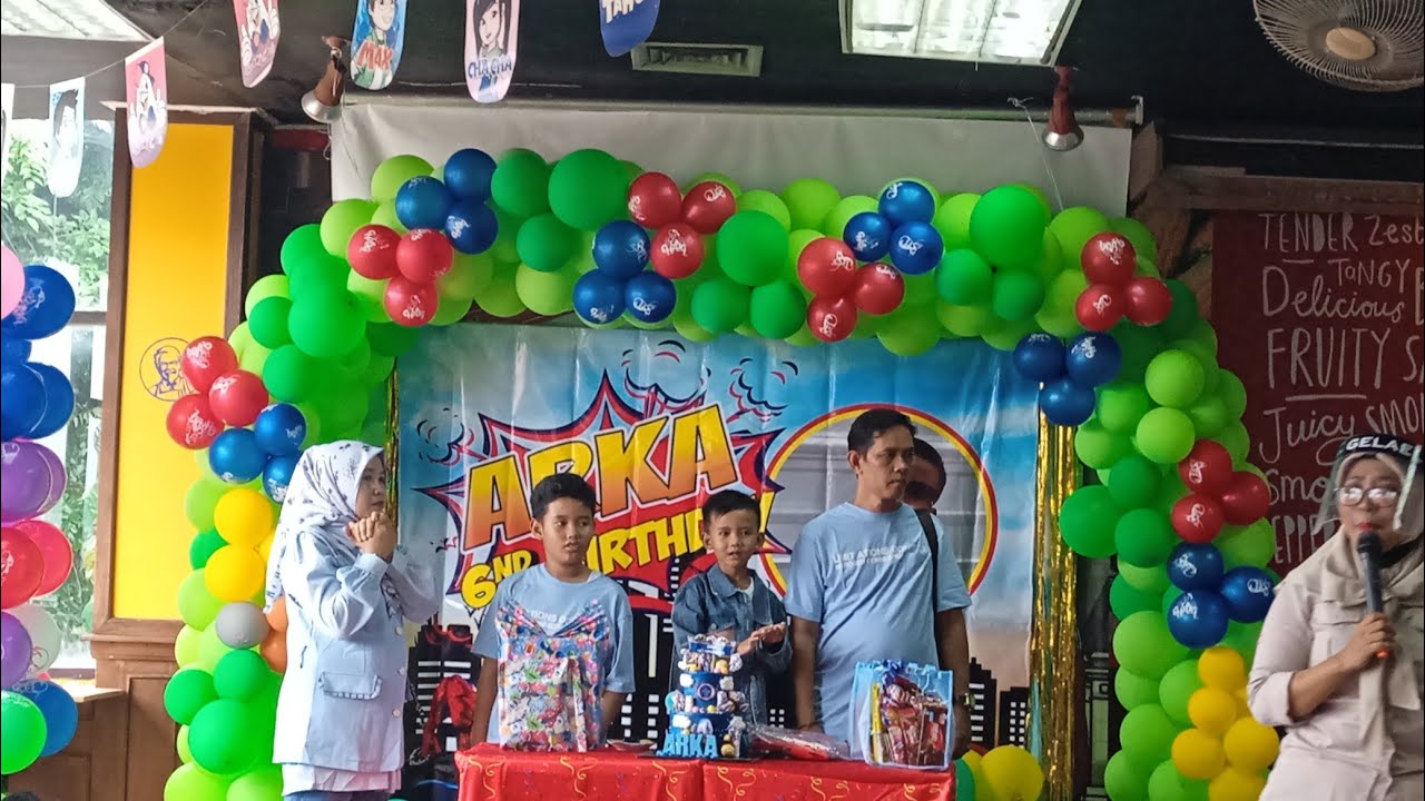Selamat Ulang Tahun Arka //senengnya ke ulang tahun di KFC #ultah - YouTube