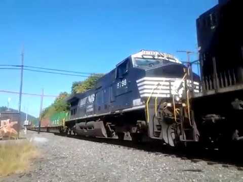 NS 36T at Walnutport around 12:50PM, 10/3/2017 - YouTube