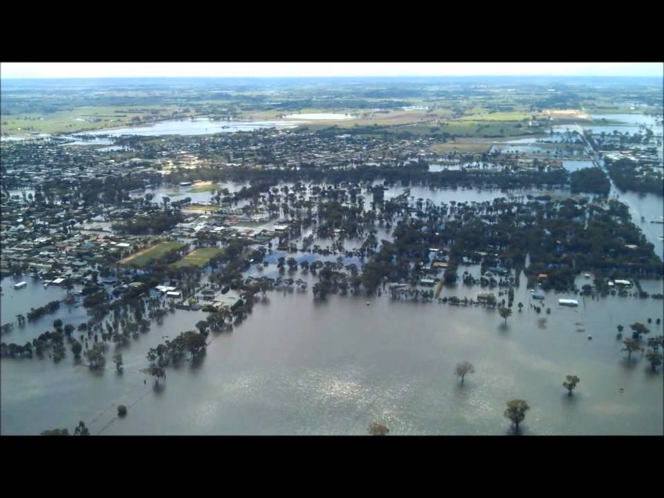 Aerial video of flooding around Numurkah - YouTube