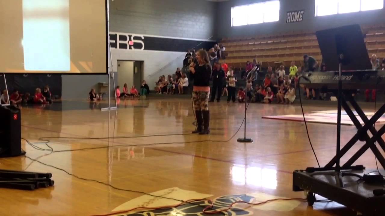 Kate Walrod sings Set Fire to the Rain - YouTube