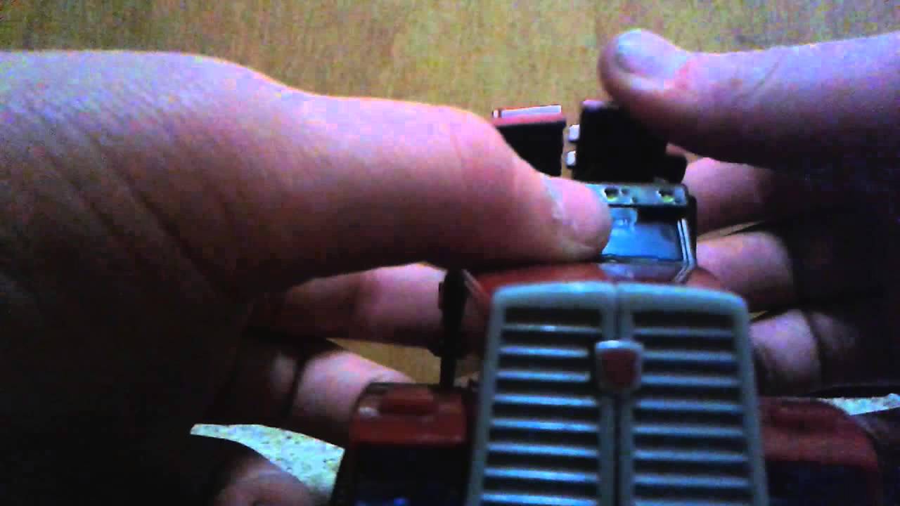 Tfp first edition Optimus prime - YouTube