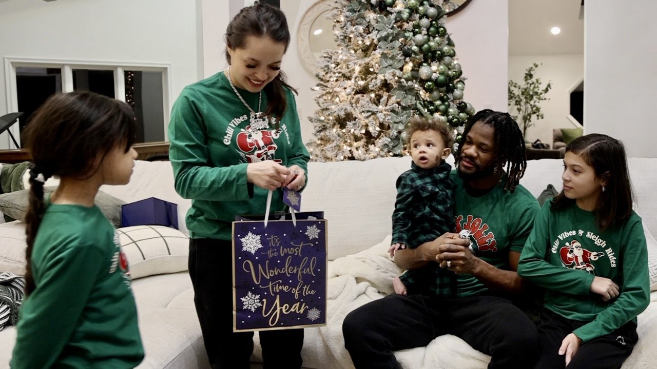 We Surprised Each Other With An Early CHRISTMAS GIFT - Vlogmas Day 3 ...