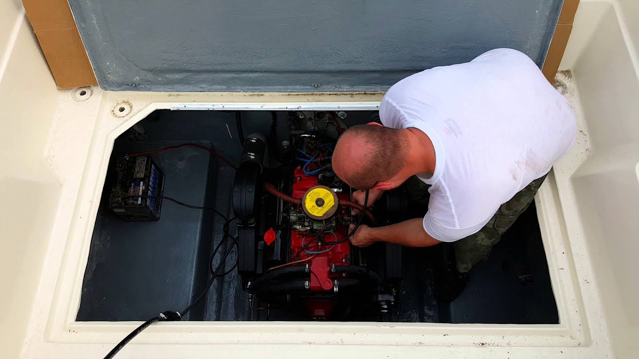 First start in the boat - YouTube