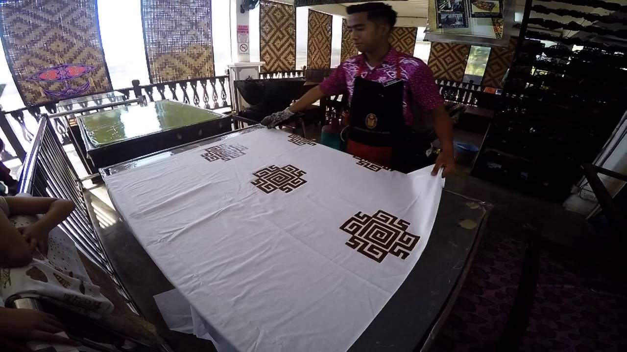 Block Batik technique - YouTube