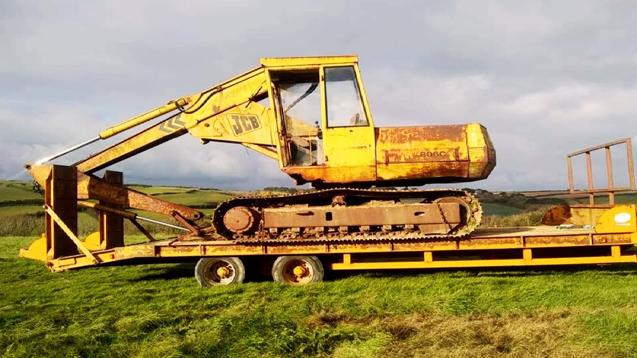 JCB excavator || 1960 || very old model || gravel loading work ...