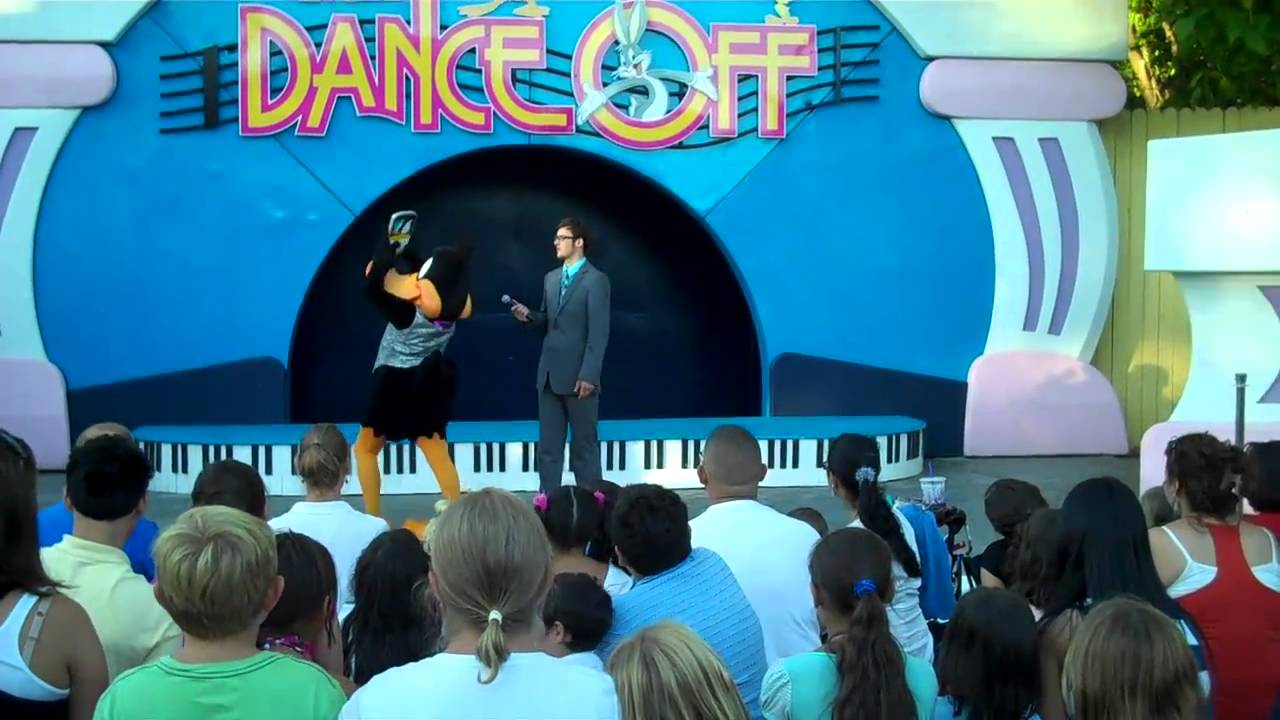 Looney Tunes Dance Off - YouTube