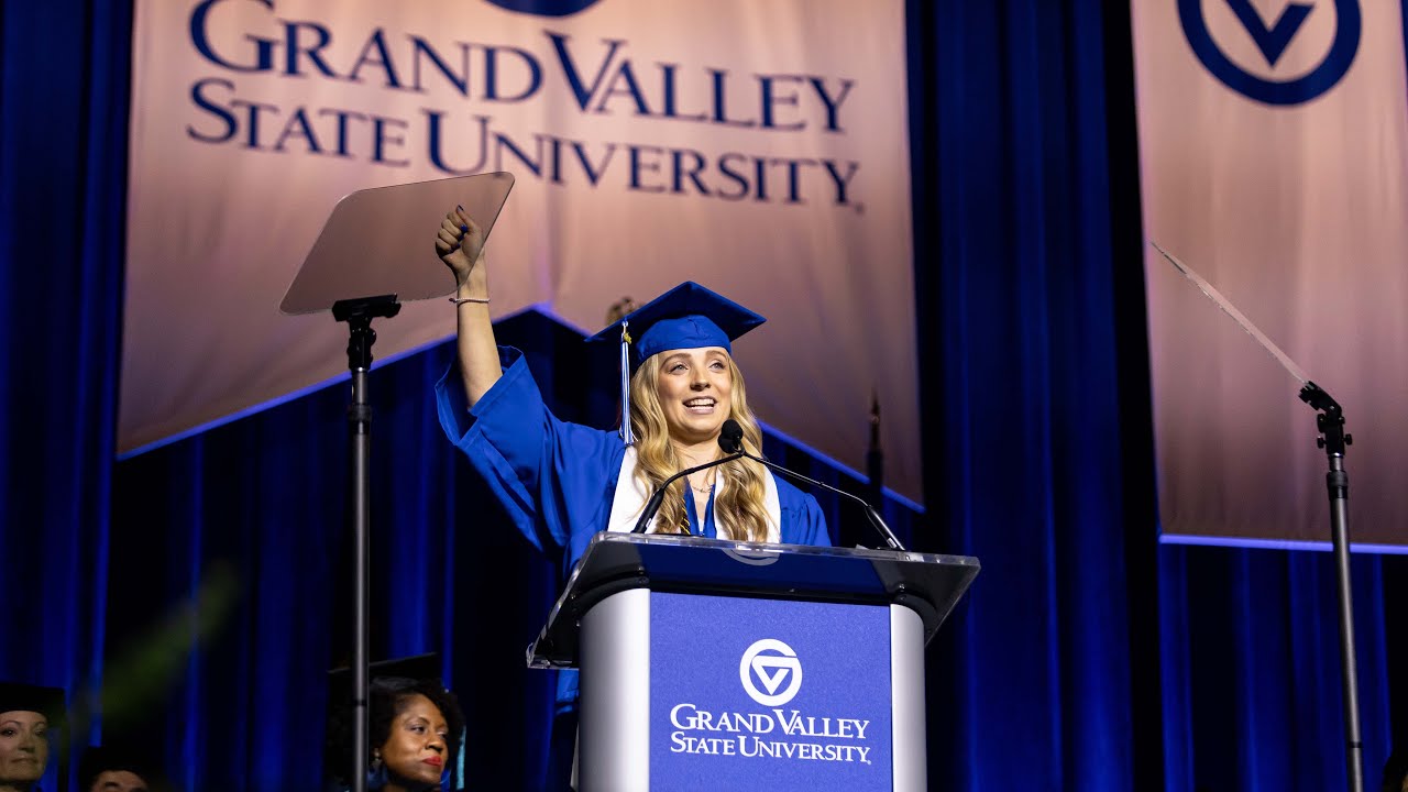 Graduating Student Speaker Surprises Dad at Commencement - YouTube
