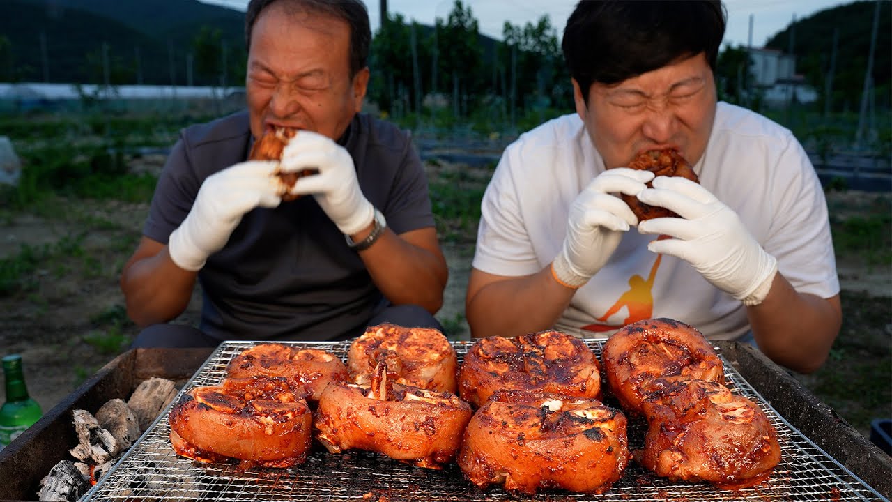 돌아온 월클이! 아버지와 숯불에 직화로 구운 우족구이 먹방!! (Charcoal grilled OX foot) 요리&먹방 ...