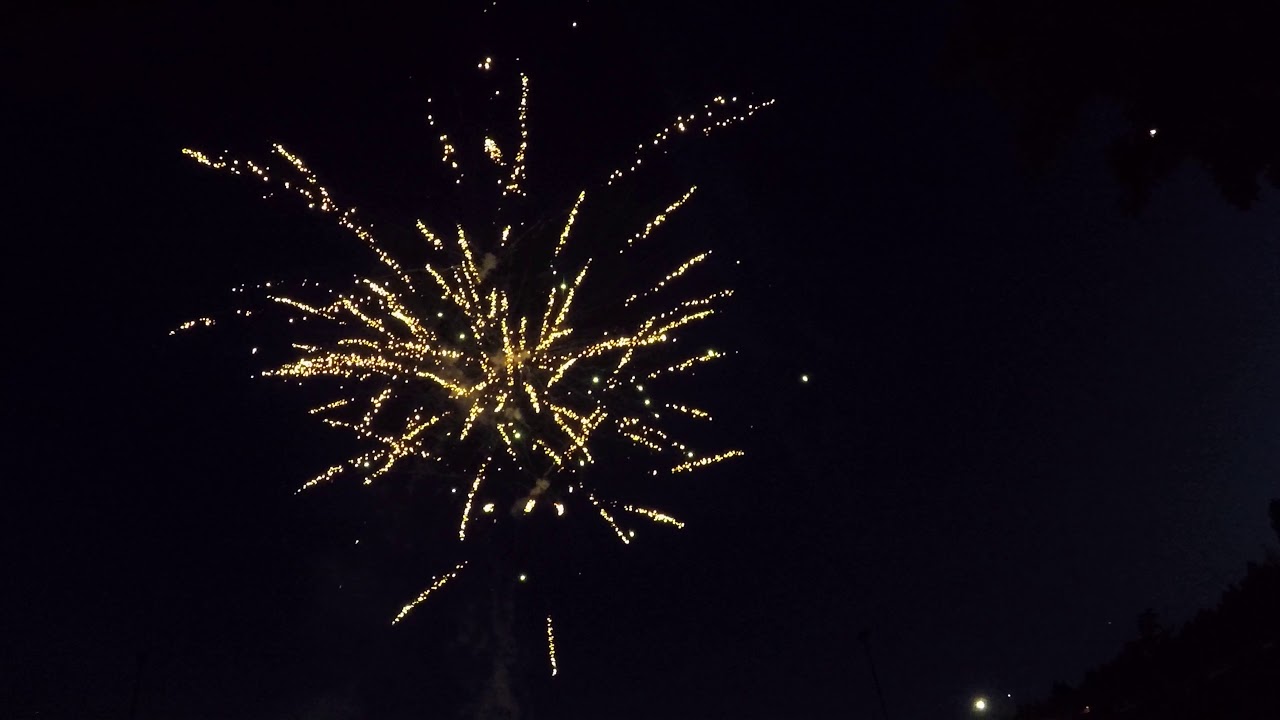 PYK6163 Bat Shit Crazy Firework 500G - YouTube